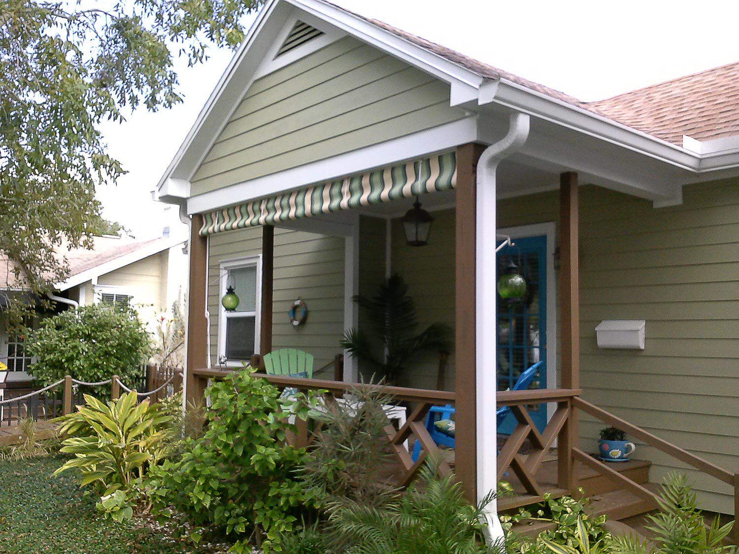 Retractable Exterior Roll Curtains - Awning Works Inc.